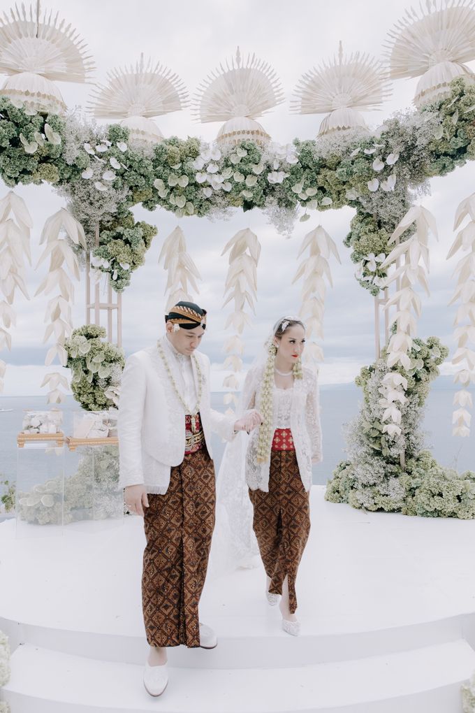 Bunga Citra Lestari & Tiko Aryawardhana Wedding by SVARNA by IKAT ...
