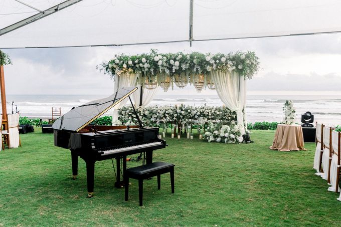 WHITE ELEGANT RUSTIC AT BALI BEACH GLAMPING | Silverdust Decoration ...