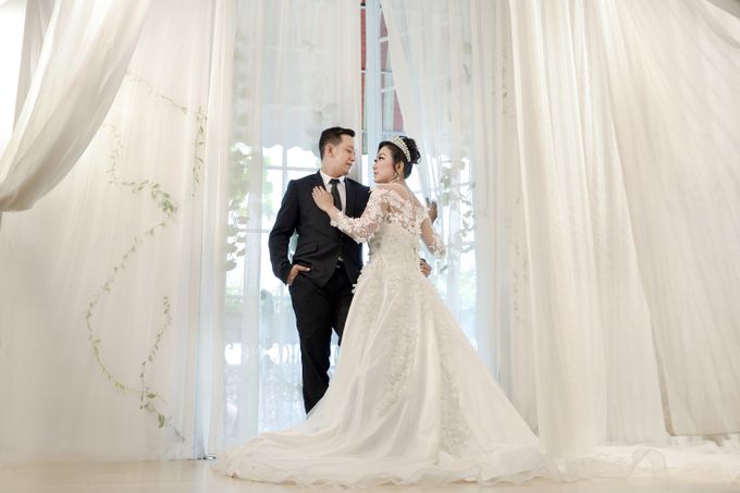 INDOOR STUDIO PREWEDD by Mammoth Studio | Bridestory.com