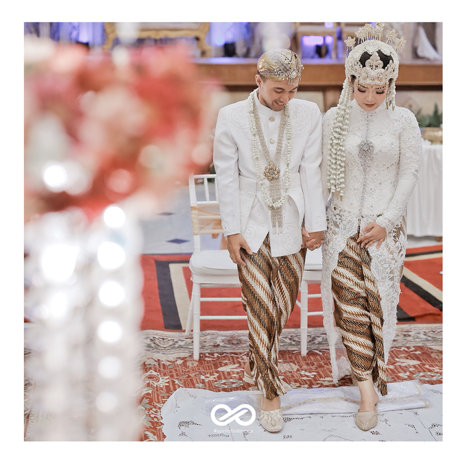 Sundanese Wedding Ceremony ~ Almitra & Akmal by Derzia Photolab ...