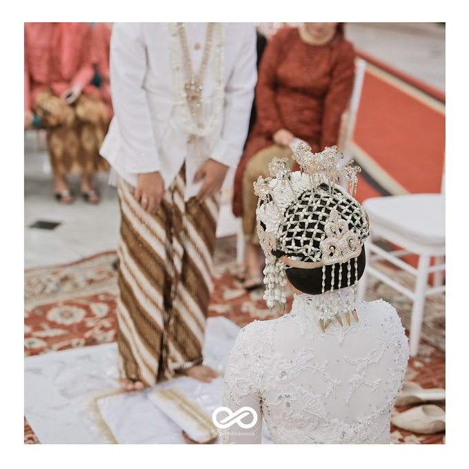Sundanese Wedding Ceremony ~ Almitra & Akmal by Derzia Photolab ...