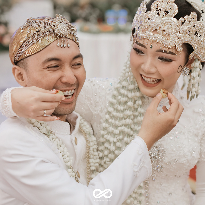 Sundanese Wedding Ceremony ~ Almitra & Akmal by Derzia Photolab ...