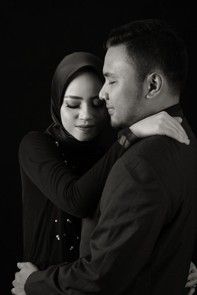 Destia & Adri - Studio Session by AKSA Creative | Bridestory.com