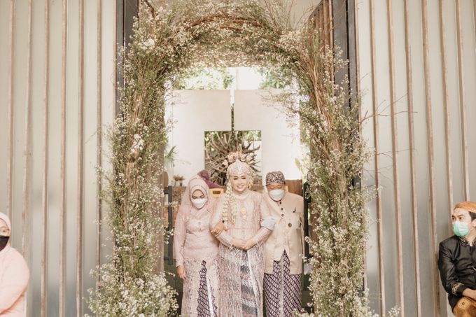 Akad Nikah Dini & Irvan by Sirih Gading Catering | Bridestory.com