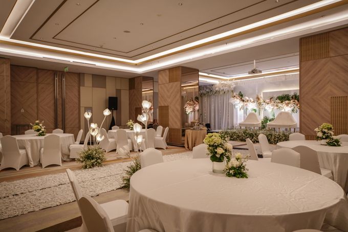 HARRIS PURI HOTEL - THE WEDDING OF K & R by GLORIOSA DECORATION ...