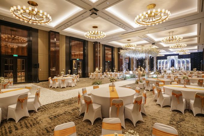 KINO TOWER - THE WEDDING OF K & J by GLORIOSA DECORATION | Bridestory.com