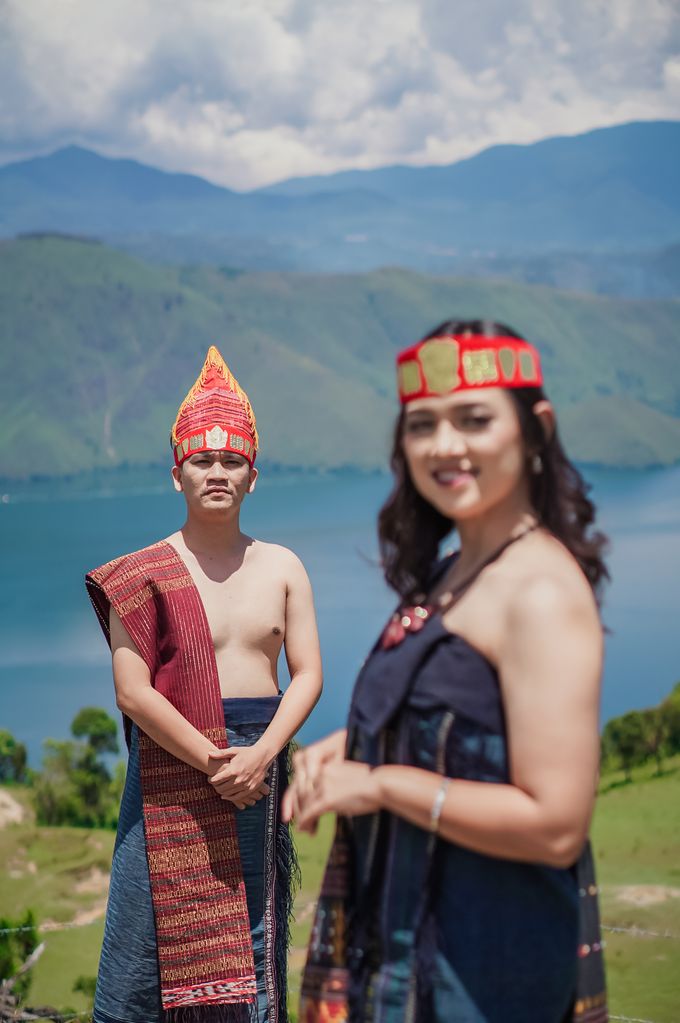 Prewed Bukit Sipira Samosir Danau Toba | tobature lake toba photography ...