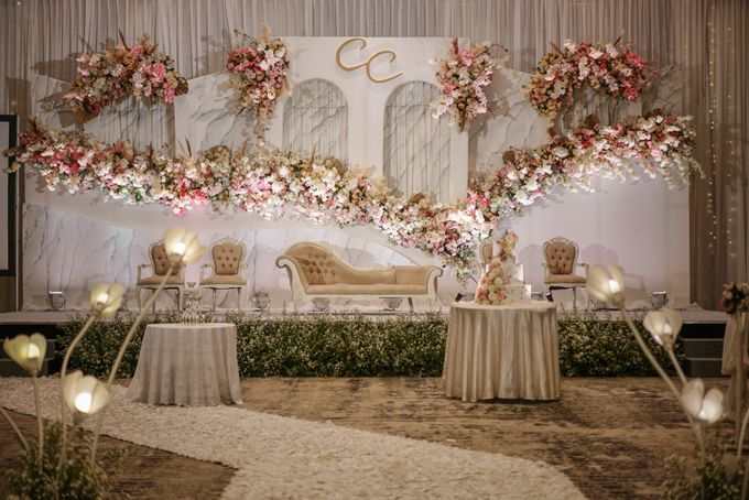 KINO BALLROOM - THE WEDDING OF C & C | GLORIOSA DECORATION | Bridestory