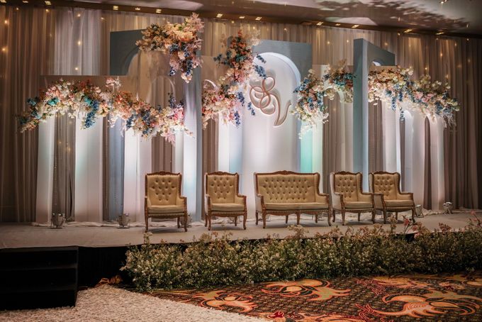 EL HOTEL ROYALE - THE WEDDING OF S & V | GLORIOSA DECORATION | Bridestory