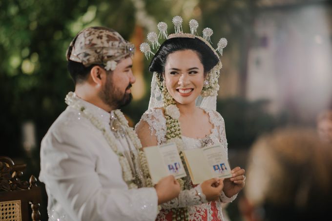 IFA & TAMA WEDDING CARAKA LOKA by Get Her Ring | Bridestory.com