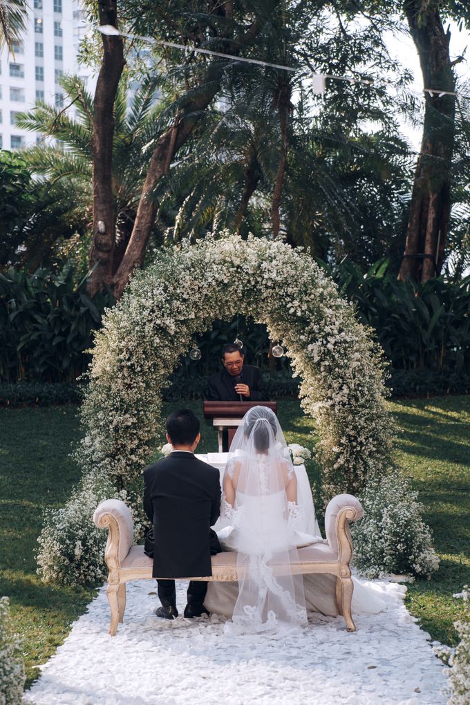 Pemberkatan Outdoor of Theo & Ilona at Ayana Midplaza Jakarta ...