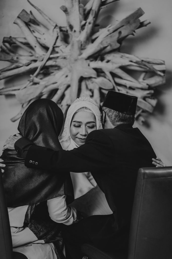 Aisyah & Aziz Wedding at Azila Villa by AKSA Creative | Bridestory.com