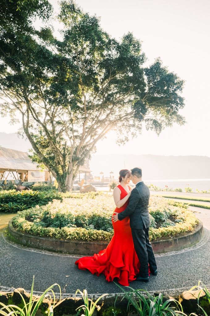 Jennifer & Ferry Prewedding Photo at Ulun Danu Beratan Lake | Bali Pre ...