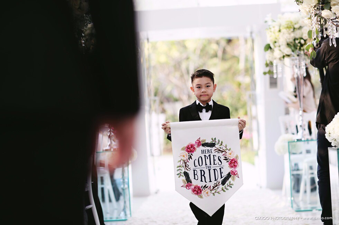 Here Comes the Bride Flag by dydx Bride | Bridestory.com
