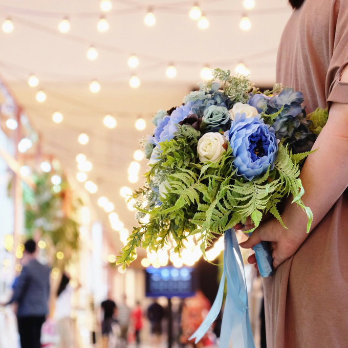 Deluxe Hand Bouquet with Cinderella Theme by Jeestudio Id | Bridestory.com