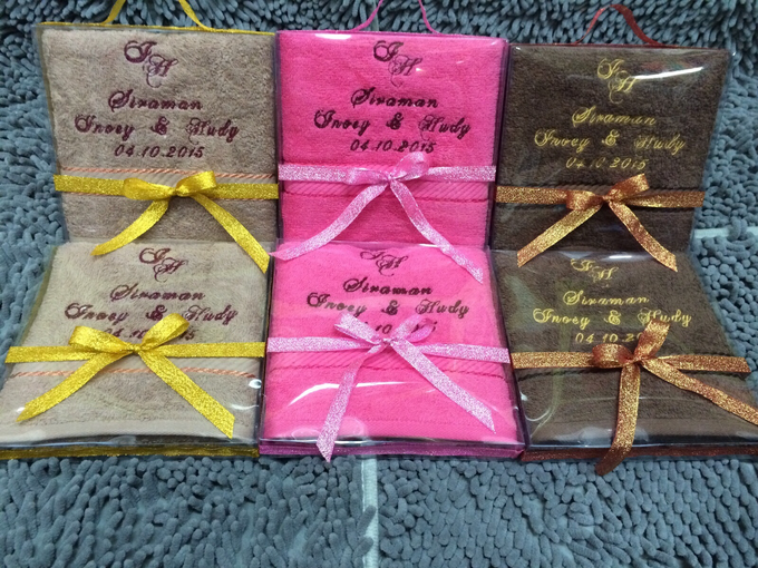 INOEY AND HUDY | Saywee towel & souvenir | Bridestory