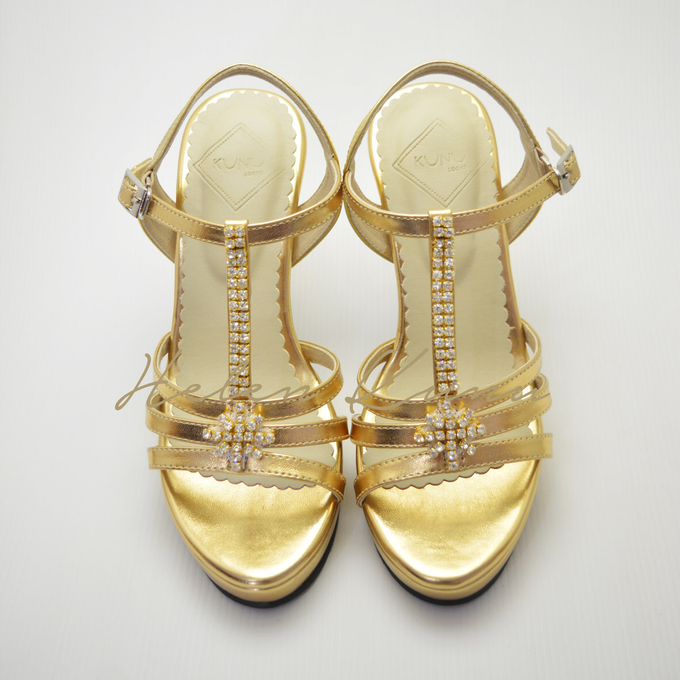 MORA GOLD by Helen Kunu by Kunu Looks | Bridestory.com