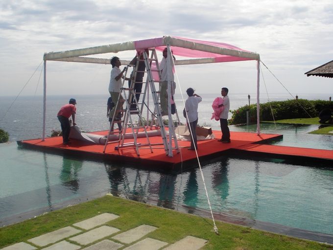 Floating Stage by CV Bali Stage Expotama | Bridestory.com