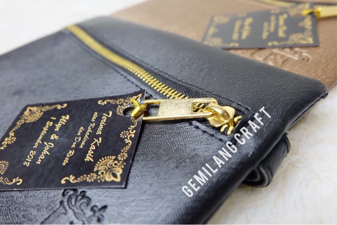 Dakota Pouch for Ulyn & Johan wedding | Gemilang Craft | Bridestory
