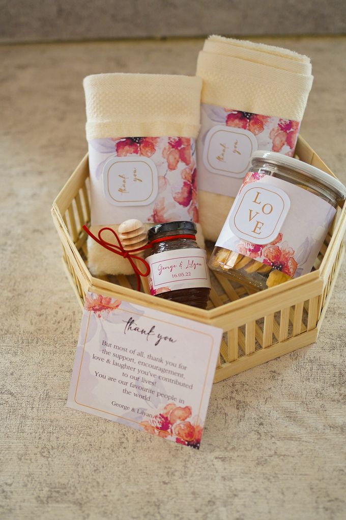 WEDDING GIFT FOR TEAPAI CEREMONY by Jollene Gifts | Bridestory.com