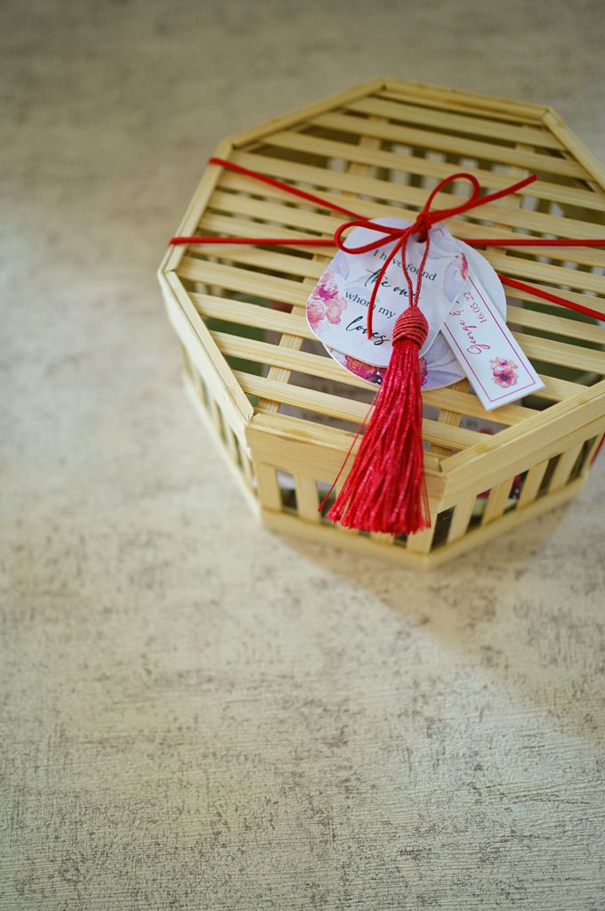 WEDDING GIFT FOR TEAPAI CEREMONY by Jollene Gifts | Bridestory.com