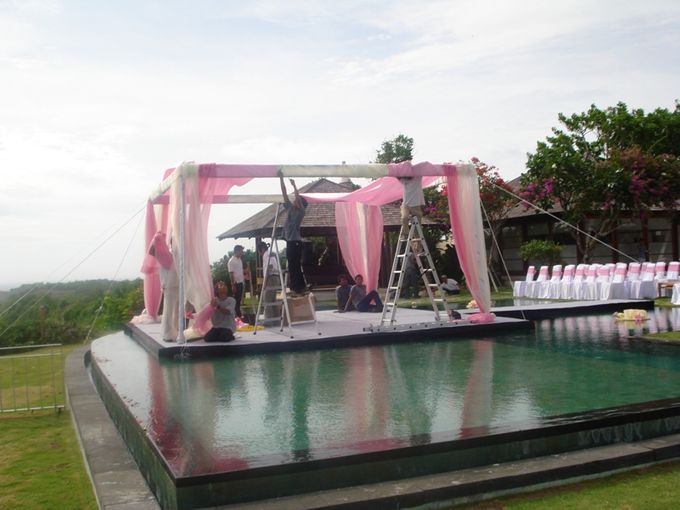 Floating Stage by CV Bali Stage Expotama | Bridestory.com