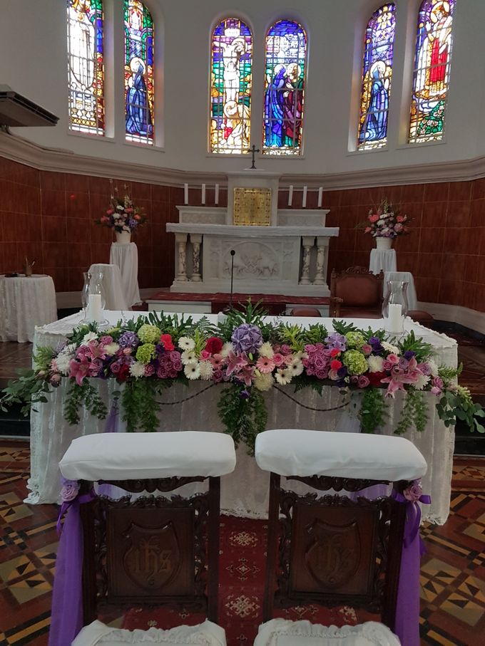 Decor Kapel Santamaria Juanda by nanami florist | Bridestory.com