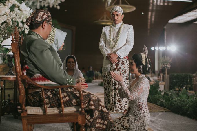 Jawa Akad From Anisa and Bagja by Menara Mandiri by IKK Wedding ...