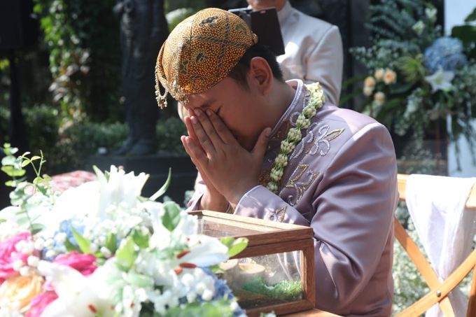 AZKYA & LUCKY | Lucera Wedding | Bridestory