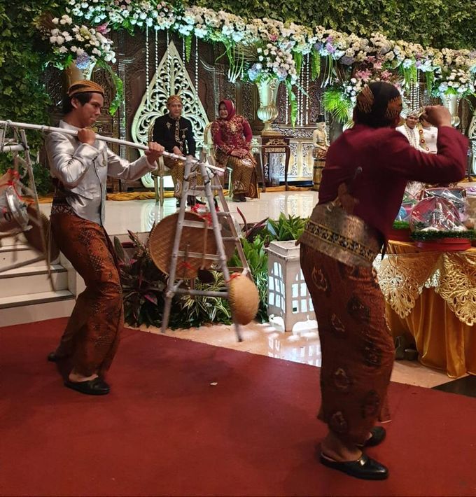 Resepsi Pernikahan Adat Jawa | Dirasari Catering | Bridestory