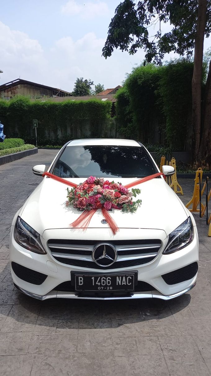 Wedding Car Jakarta | Alva Wedding Car | Bridestory