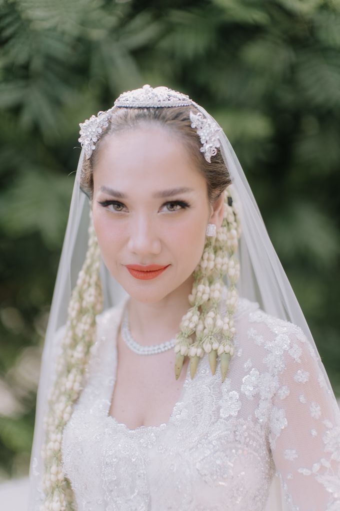 Bunga Citra Lestari & Tiko Aryawardhana Wedding by SVARNA by IKAT ...