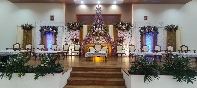 Donny & Damerian by Graha and Conventional Hall Ronatama | Bridestory.com