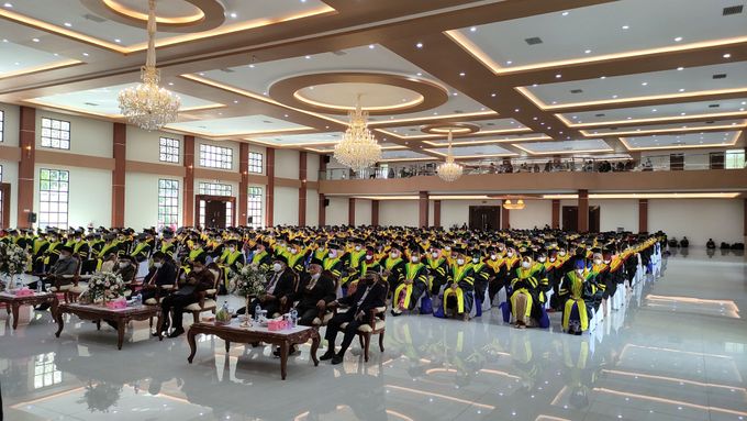 Wisuda STKIP Arrahmaniyah 2022 | Graha and Conventional Hall Ronatama ...