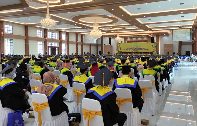 Wisuda STKIP Arrahmaniyah 2022 | Graha and Conventional Hall Ronatama ...