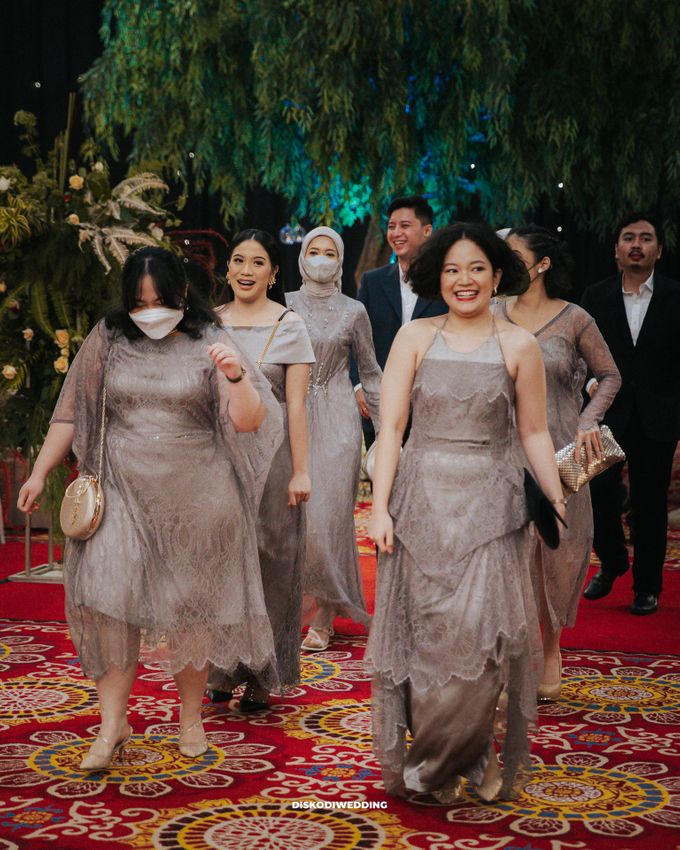 The Ritz-Carlton JKT | Nia & Aurio by diskodiwedding | Bridestory.com