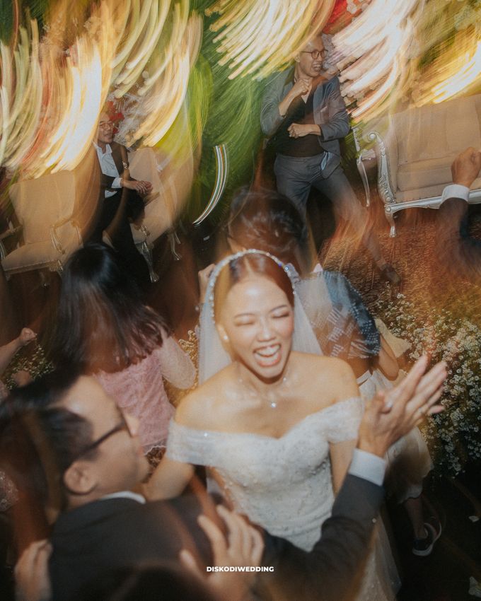 The Ritz-Carlton JKT | Nia & Aurio by diskodiwedding | Bridestory.com