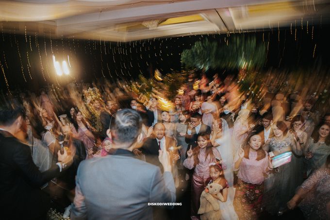 The Ritz-Carlton JKT | Nia & Aurio by diskodiwedding | Bridestory.com