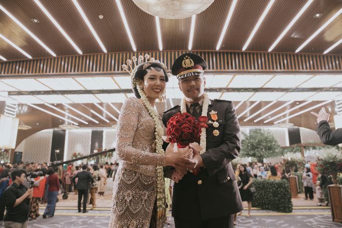 JAVANESE WEDDING & PEDANG PORA OF NILA & ARIO | Menara Mandiri by IKK ...