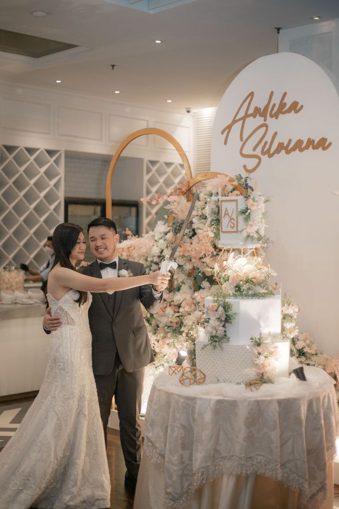 Wedding of Dika & Silvi @Wyl's Kitchen, Veranda H | Sola Fide Organizer ...
