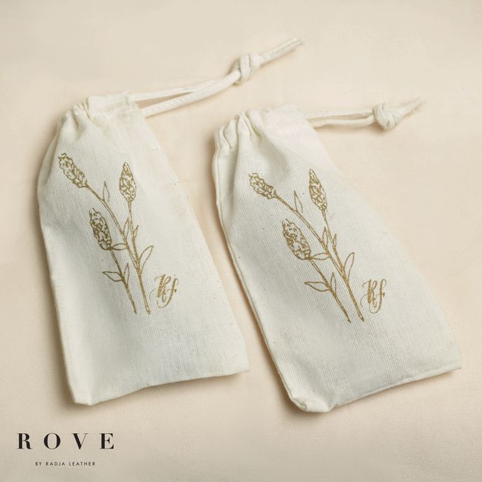 Reza & Faustina - Keychain | Rove Gift | Bridestory
