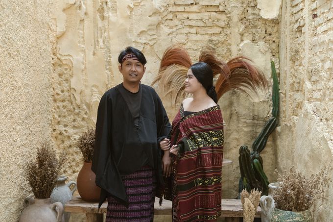 Prewedding Blek & Vivi Adat NTT at Selasar Cawang Studio | Warna ...