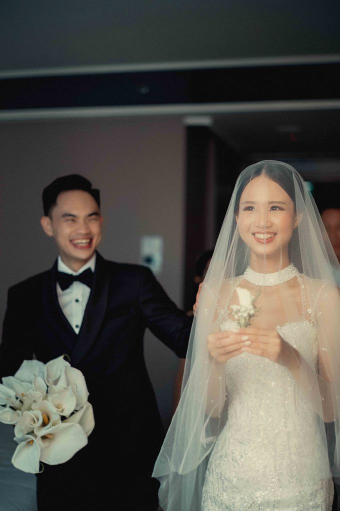 John & Fabi's Jakarta Wedding by Kairos Works | Bridestory.com