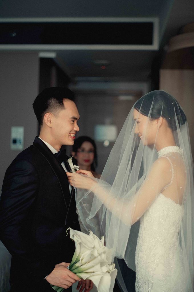 John & Fabi's Jakarta Wedding by Kairos Works | Bridestory.com