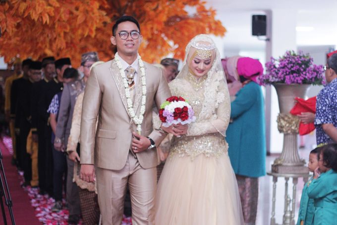 Kebaya Resepsi Gold - Balqis by LAKSMI 0817 0370 7670 | LAKSMI - Kebaya ...