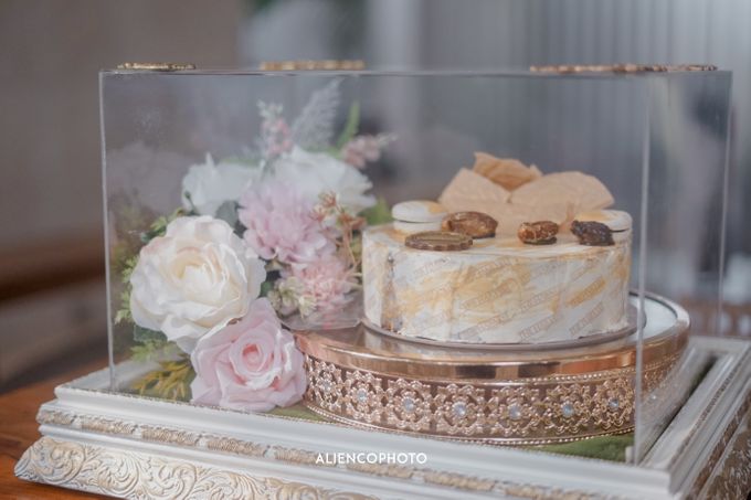 Engagement Cimit & Madkucil by Sirih Gading Catering | Bridestory.com