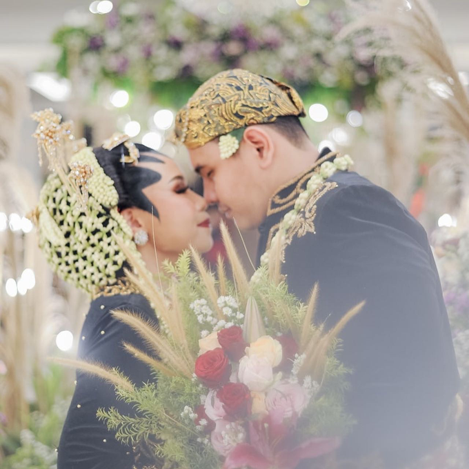 BALAI TETAP SETIA - INGE by Kinang Kilaras Wedding | Bridestory.com