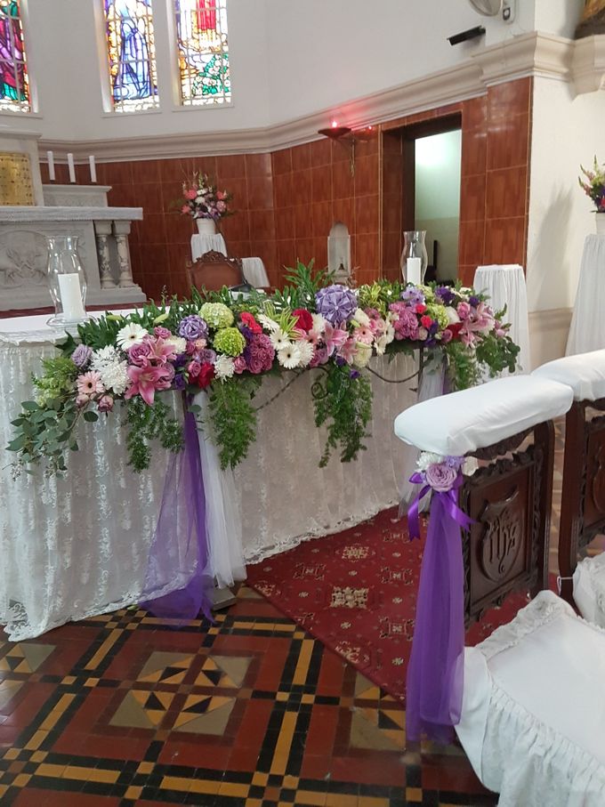 Decor Kapel Santamaria Juanda by nanami florist | Bridestory.com