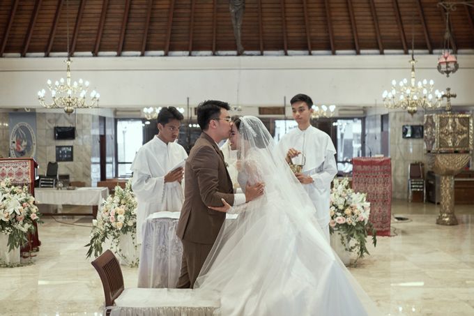 INTERNATIONAL WEDDING OF KEVIN & WIDYA | Menara Mandiri by IKK Wedding ...