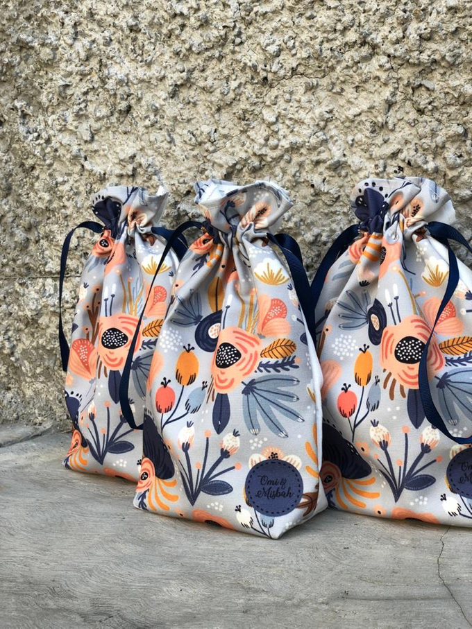 Drawstring pouch canvas size 20x25 by Morning Sundae | Bridestory.com